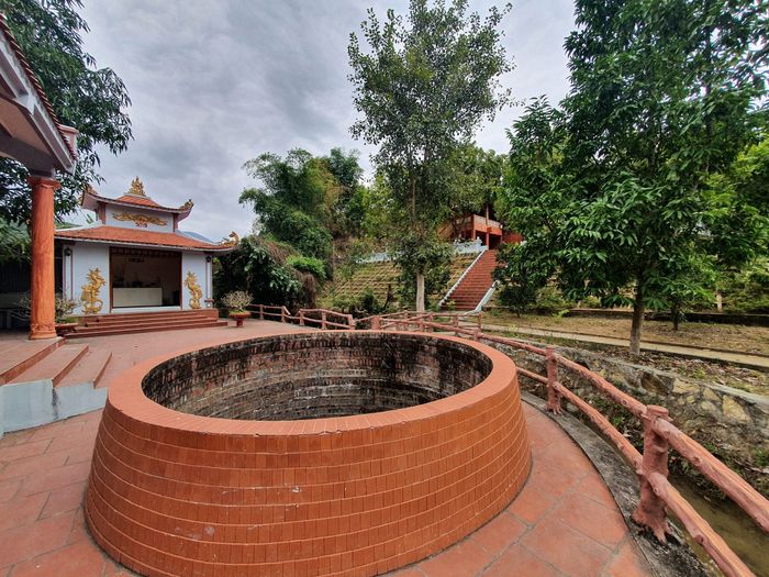 Explore the Fascinating Legends at Nang Han Temple - Mytour