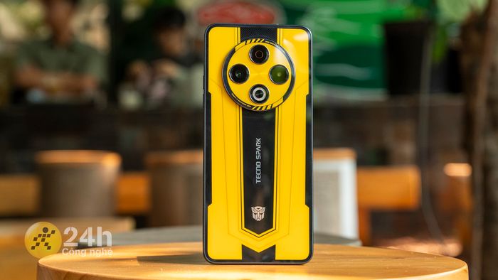 Trải nghiệm TECNO SPARK 30 Transformer Bumble Bee Edition: Thiết kế ấn ...
