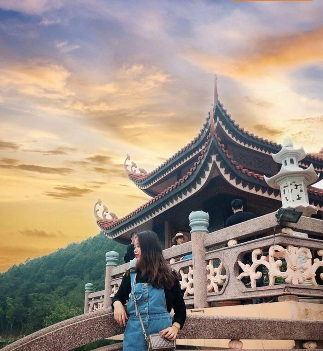 Chùa Cái Bầu Quảng Ninh - Biểu tượng tâm linh bên bờ biển