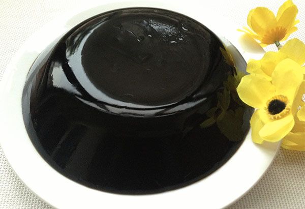 Cách làm thạch đen từ lá thạch mịn ngon tự nhiên - Mytour