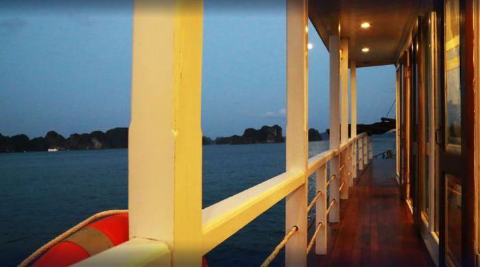 Trải Nghiệm Du Thuyền Renea Hạ Long | Hành Trình Cao Cấp trên Vịnh Hạ ...