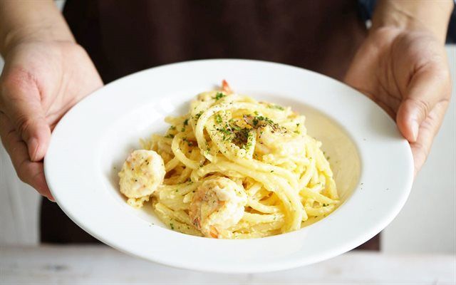 Chinh phục bếp nấu ngon ngày 8/3 với mì Ý tôm sốt kem phô mai, món quà ...