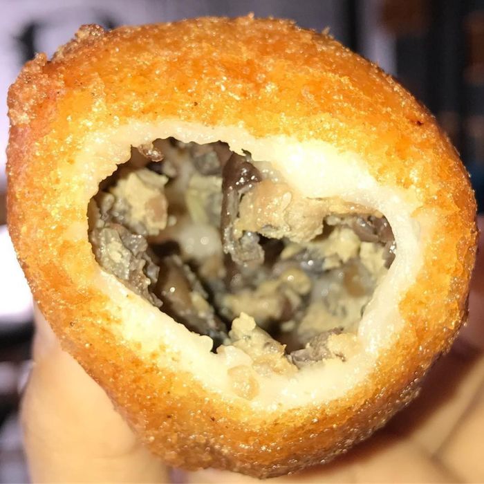 Khám phá 5 địa điểm bánh rán ngon khó cưỡng khi bạn ghé thăm phố cổ Hà ...