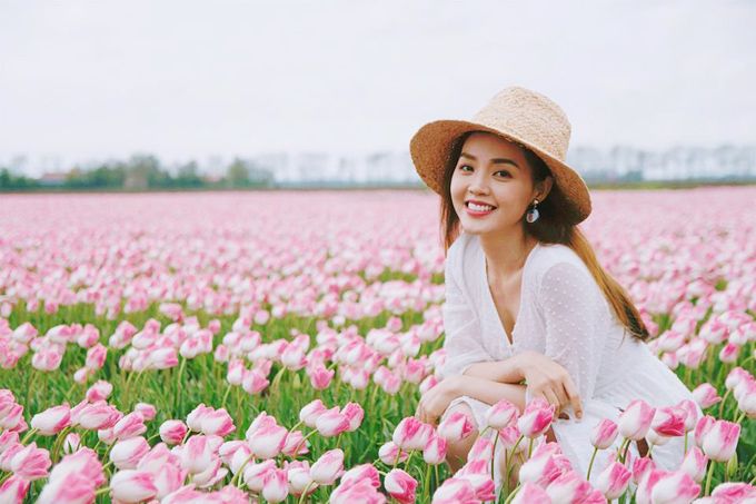 Ca sĩ Linh Phi hồn nhiên với hành trình 'đắm chìm trong thế giới cổ tích' tại châu Âu - Mytour.com