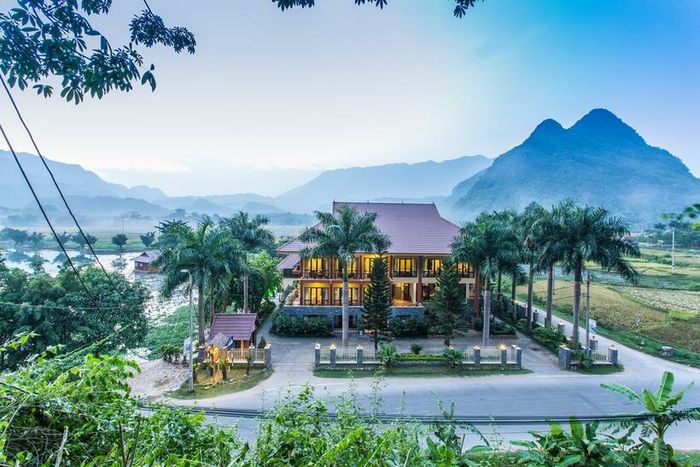 Đánh giá Top 5 Resort Mai Châu với tầm nhìn núi hùng vĩ như tranh tiên cảnh - ALONGWALKER