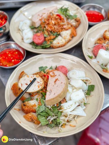 Khám Phá Món Bánh Cuốn Ruột Heo ở quận 5 - ALONGWALKER: Hành Trình Đằng Sau Hương Vị