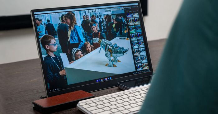 Khám phá sức mạnh kết nối giữa Z Fold 5 và màn hình LG gram view+