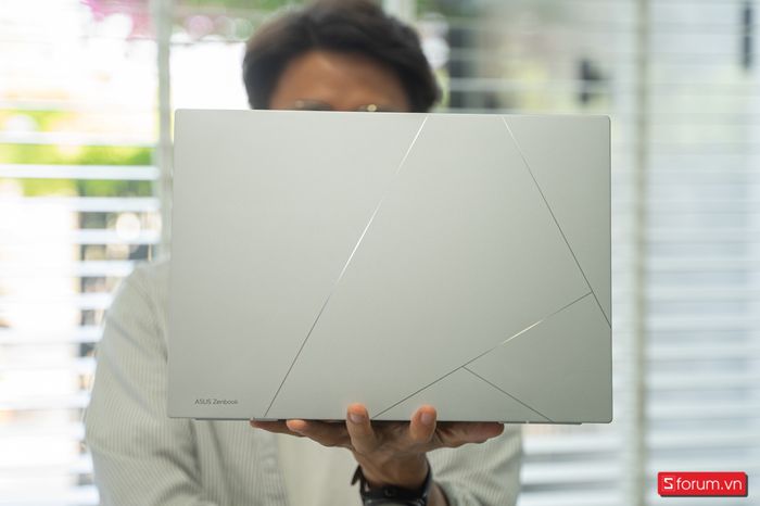 On hand with ASUS Zenbook 14 OLED: Premium design, 2.8K 90Hz display ...