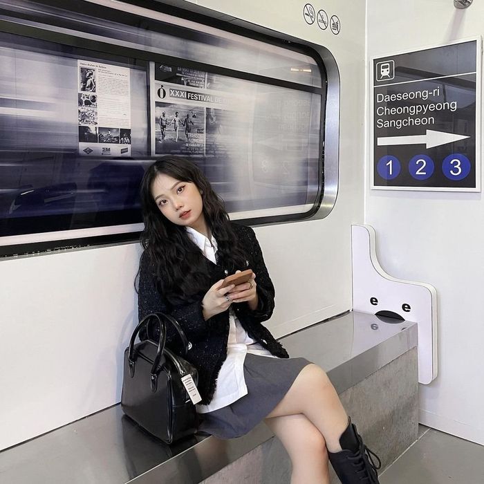 Explore the captivating allure of Tosee - a subway-themed coffee spot ...