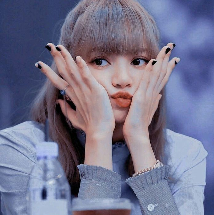 Discover the most stunning images of Lisa Blend