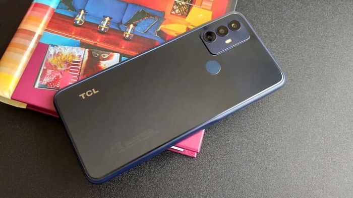 Discover the unique features of the newly unveiled TCL 30 SE phone ...