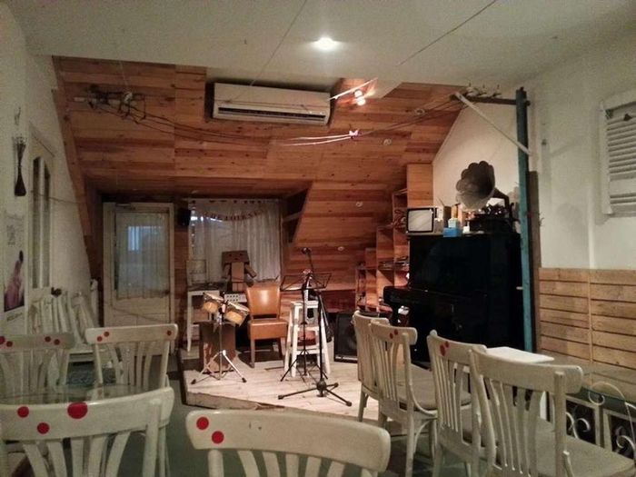 Relaxing Weekend Vibes: 9 Super Romantic Saigon Acoustic Cafes