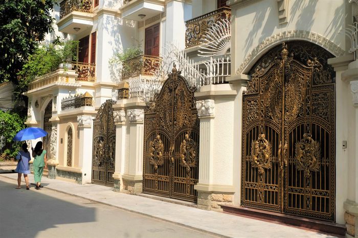The Most Beautiful Villa Gates of 2024