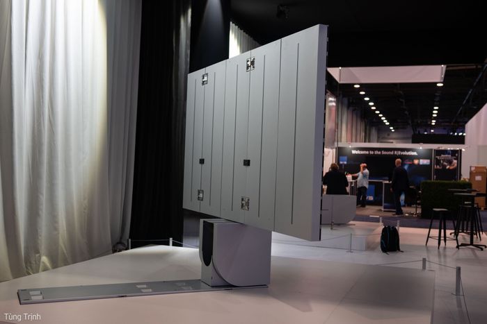 CES24: Trải nghiệm TV gập gọn C Seed, màn hình MicroLED 4K 137 inch ...