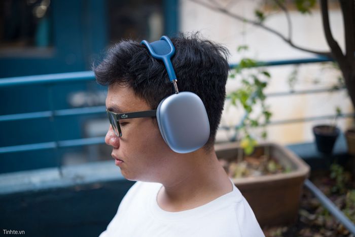 AirPods Max mới cũng đã đồng hành với Adaptive Transparency Mode trên ...