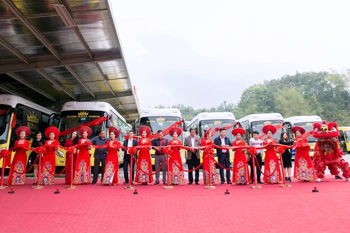 Experience the VIP Royal coach journey from Hanoi to Lao Cai to Sapa ...