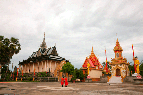 Majestic Xiêm Cán Temple, over a century old