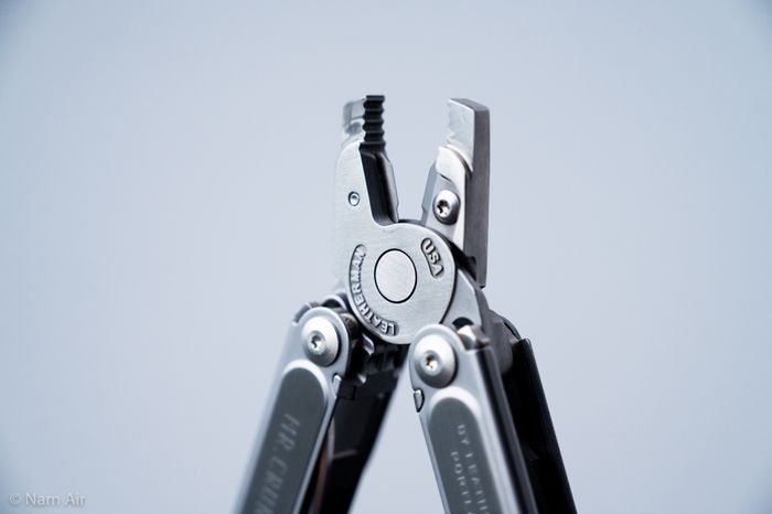 Trên bàn là Mr. Crunch, một công cụ đa năng phiên bản giới hạn, được ký ...