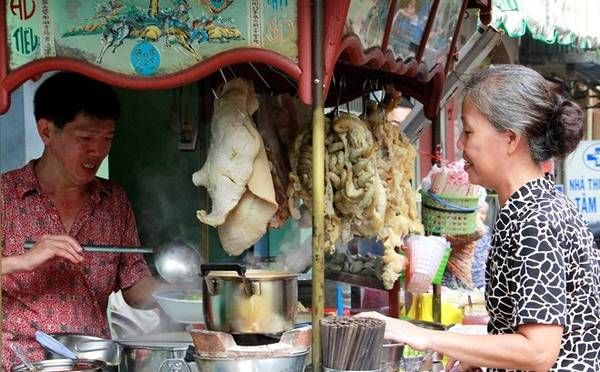 Exploring Saigon's Iconic 60-Year-Old Noodle Stalls