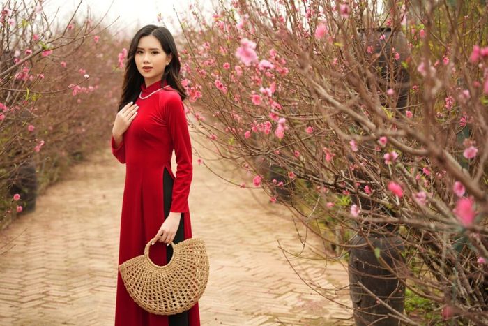 9 Stunning Poses for Tet Ao Dai Photoshoots Everyone Should Know | Mytour