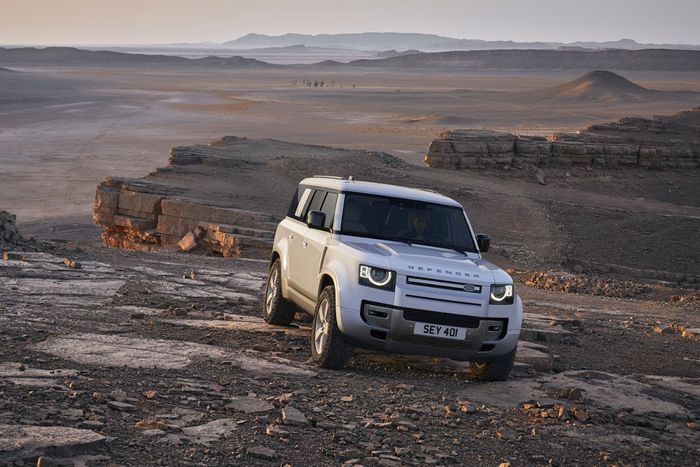 Ra mắt chiếc Land Rover Defender 130 | Mytour.com.vn