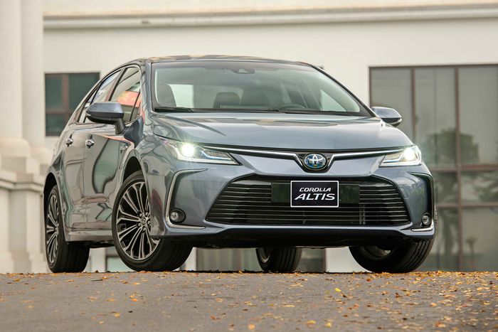 So sánh thông số kỹ thuật Toyota Corolla Altis 2022 với KIA K3, Honda ...