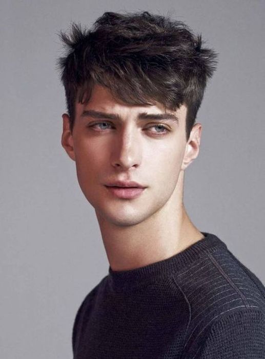 The best hairstyles for men with long, slim faces and high foreheads.
