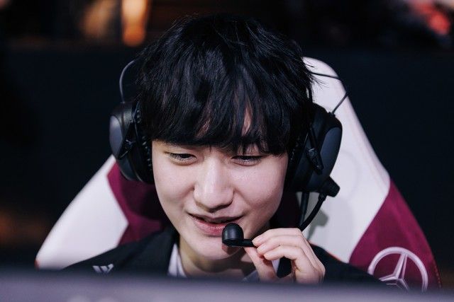 HLE giành chức vô địch First Stand 2025, Zeus thiết lập thành tích ấn tượng ngay trước đối thủ T1