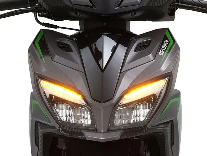 Không phải là sportbike, cũng không phải naked bike, đây là một mẫu xe tay ga giá thành hợp lý ...