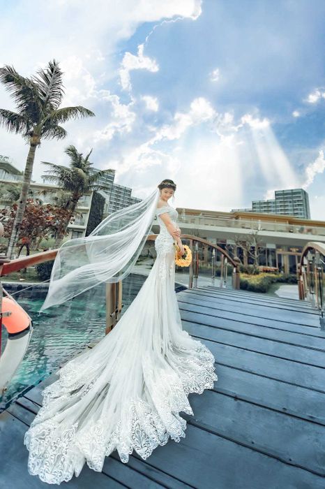 The most stunning solo bride images